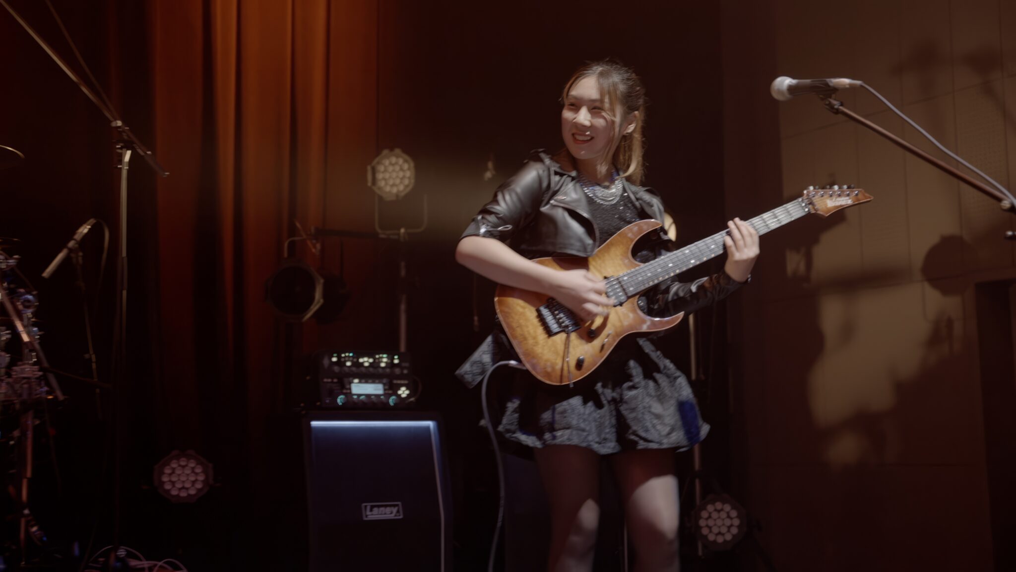 Artist Announcement - Li-sa-X - Laney